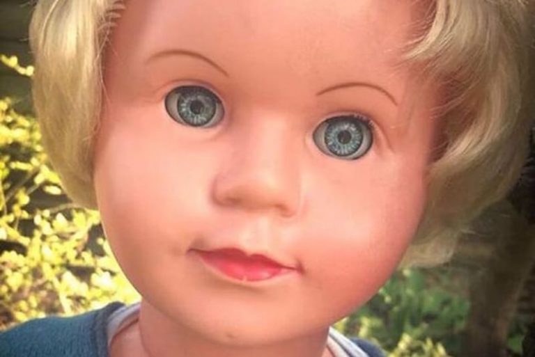 Zak Bagans has seance with Demon-possessed doll Peggy on Ghost ...