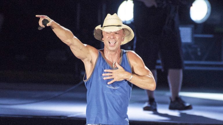 Who is Kenny Chesney's girlfriend, Mary Nolan?