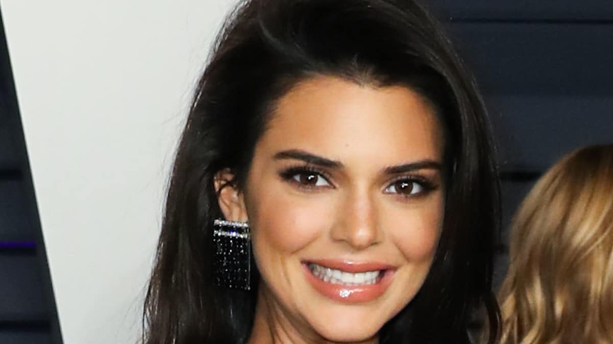 kendall-jenner-stuns-topless-in-a-baseball-cap-tanvir-ahmed-anontow
