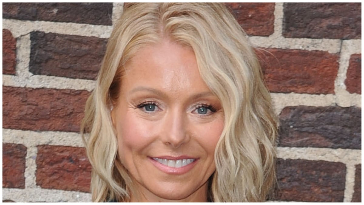 Kelly Ripa is channeling 'Nicole Kidman vibes' in LIVE's new Oscar promo